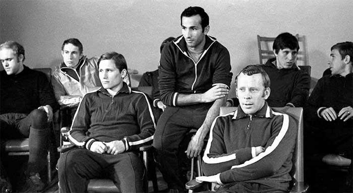 He knew how to play himself, and taught his pupils this: in memory of ...