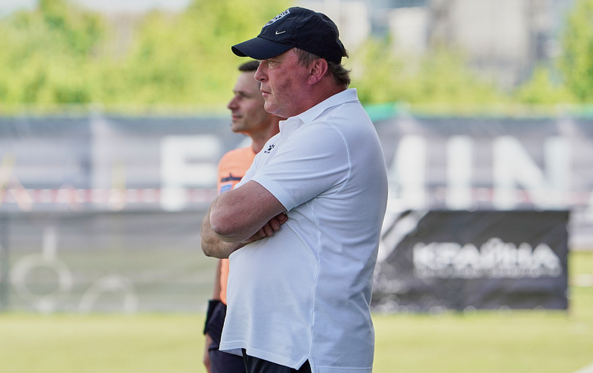 Владимир Шаран: «Возможно, стоило бы какую-то часть болельщиков уже ...