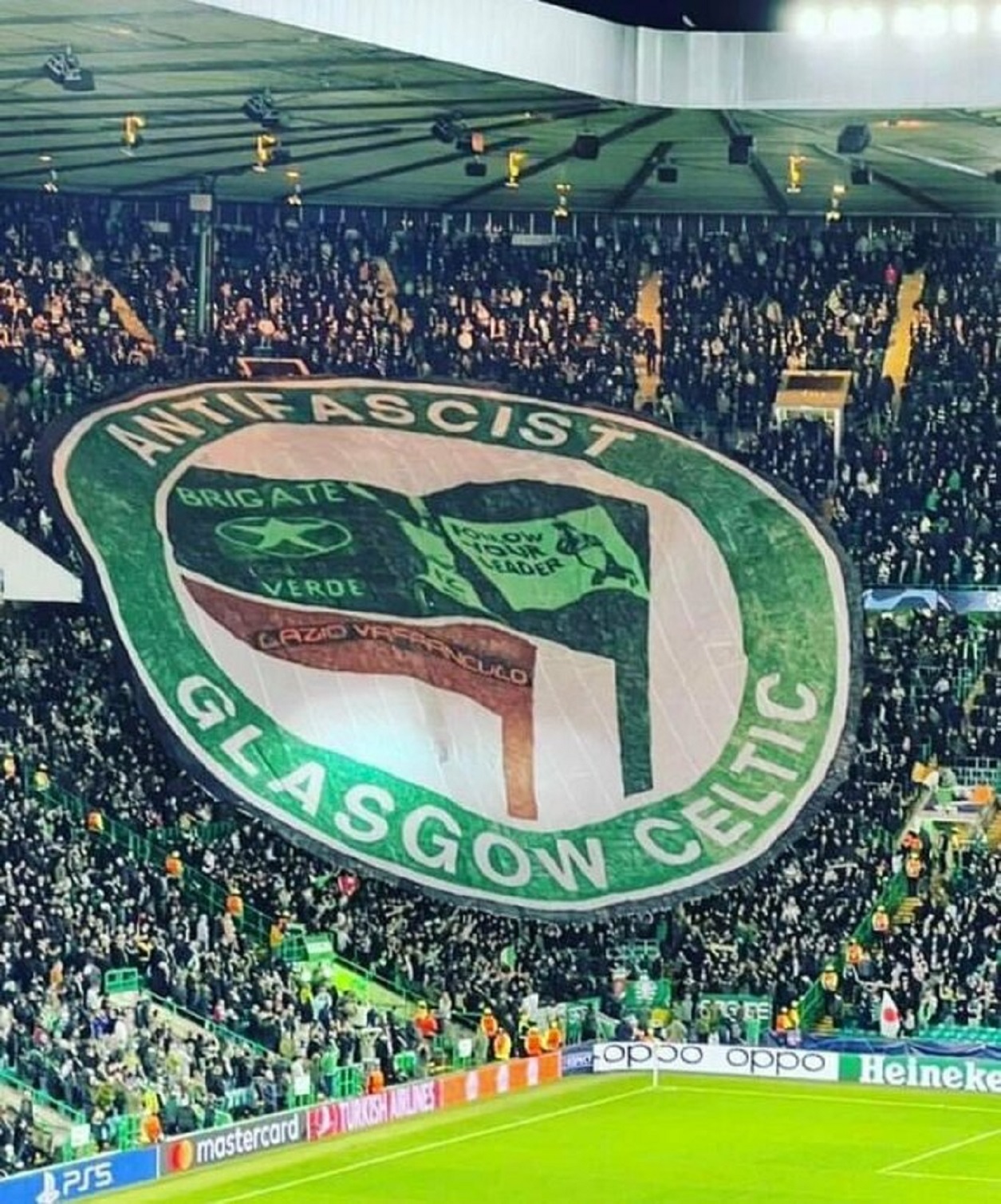 Celtic fans put up a banner with Mussolini's execution before the game with Lazio (PHOTO) (Oct ...