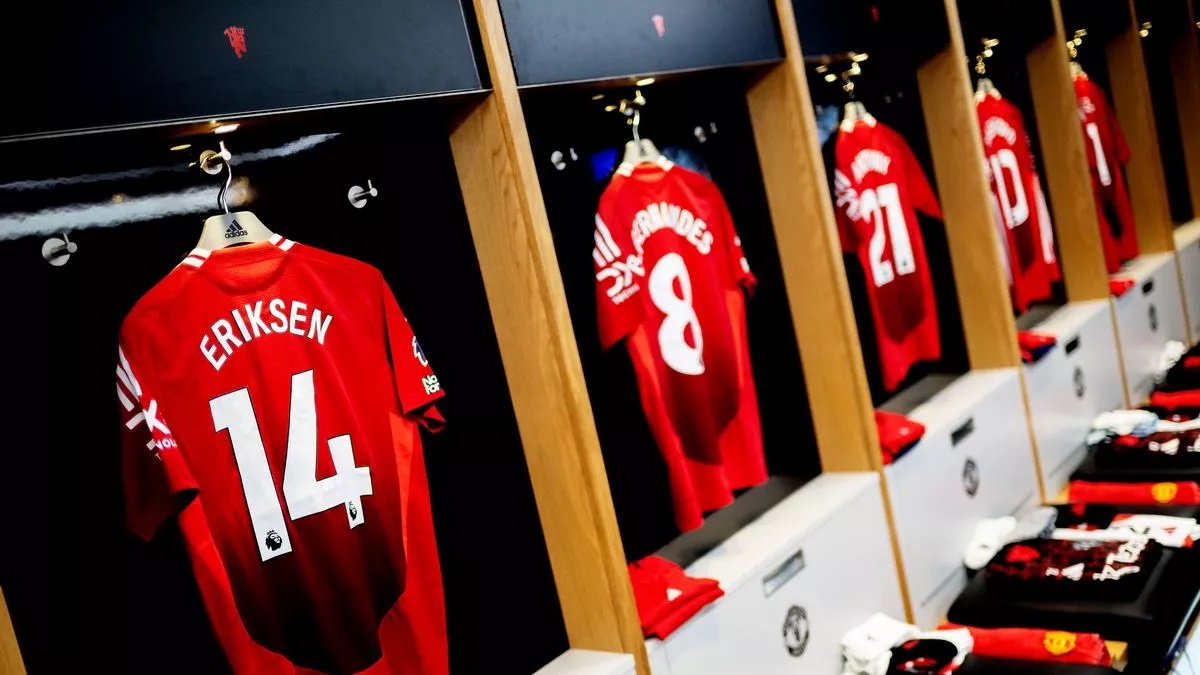 The spy scandal in the Manchester United locker room (Oct. 13, 2024 ...