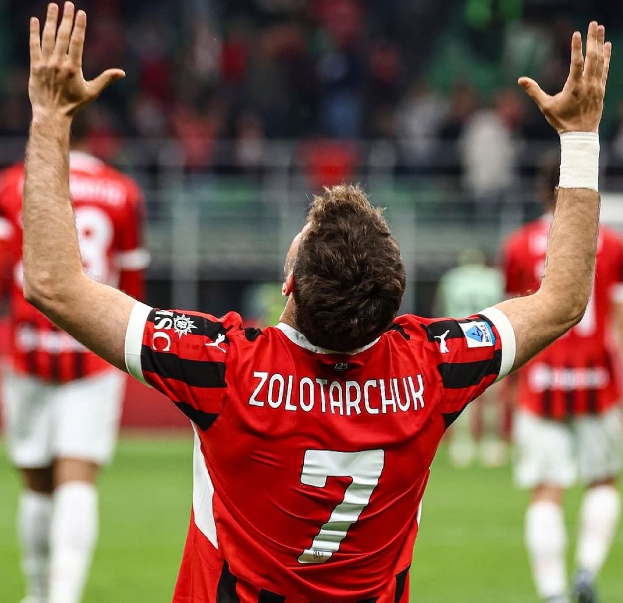 Форвард «Мілана» вийшов на матч проти «Болоньї» із прізвищем матері — Золотарчук (11 травня 2025 ...