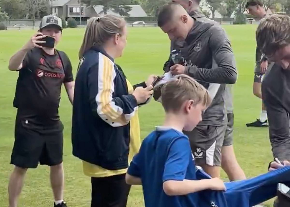 Vitaliy Mykolenko changed his number at Everton (PHOTO) (July 10, 2025 ...